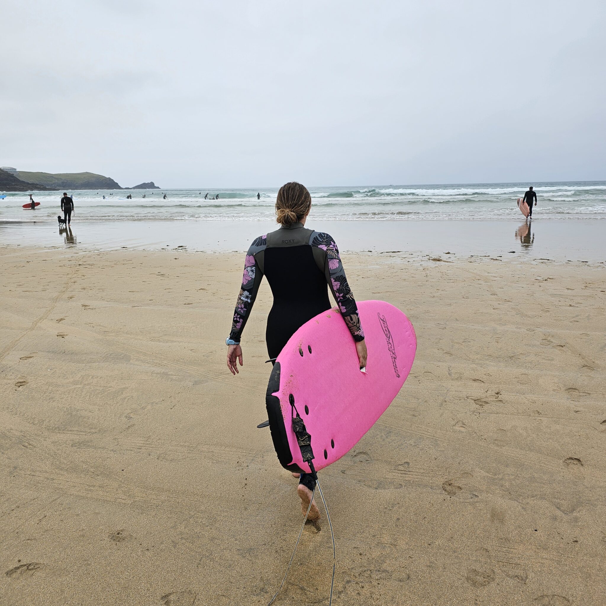 Riding the Waves in the Best Wetsuit: Ultimate Roxy Pro Elite Surf ...