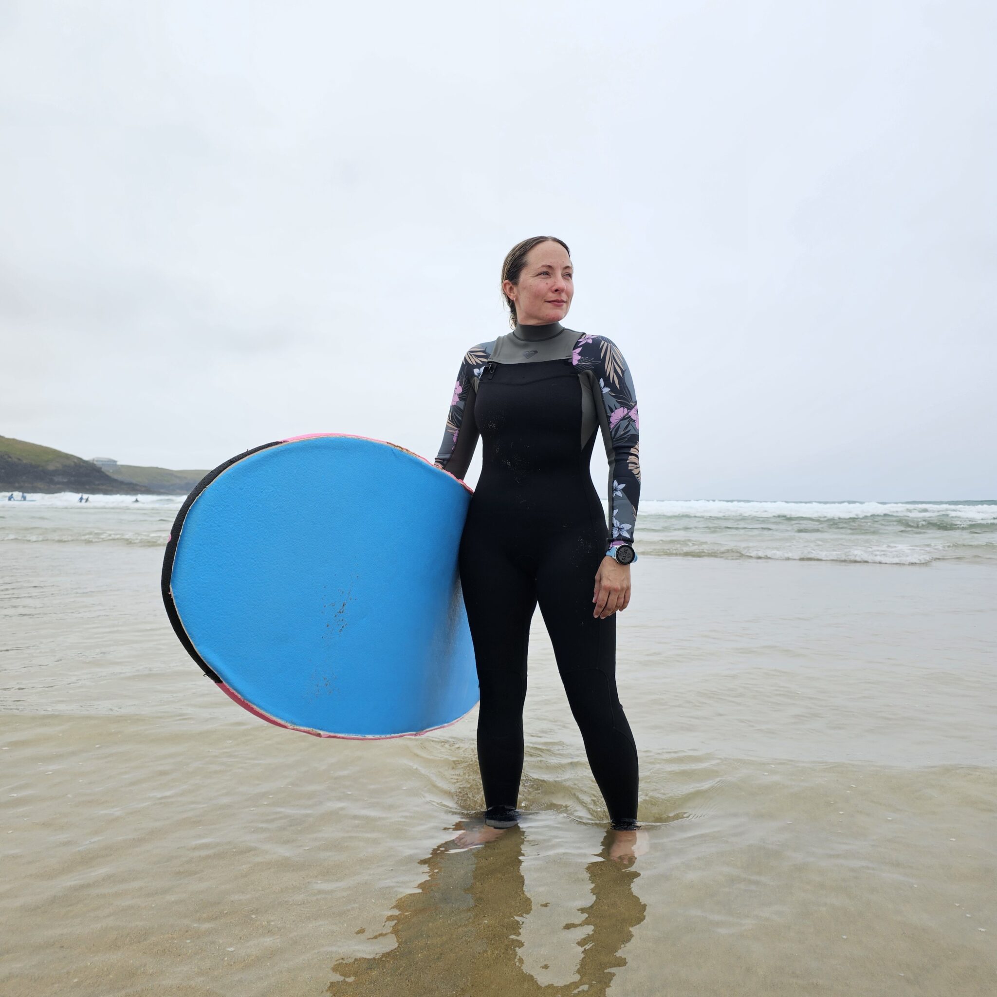 Riding the Waves in the Best Wetsuit: Ultimate Roxy Pro Elite Surf ...